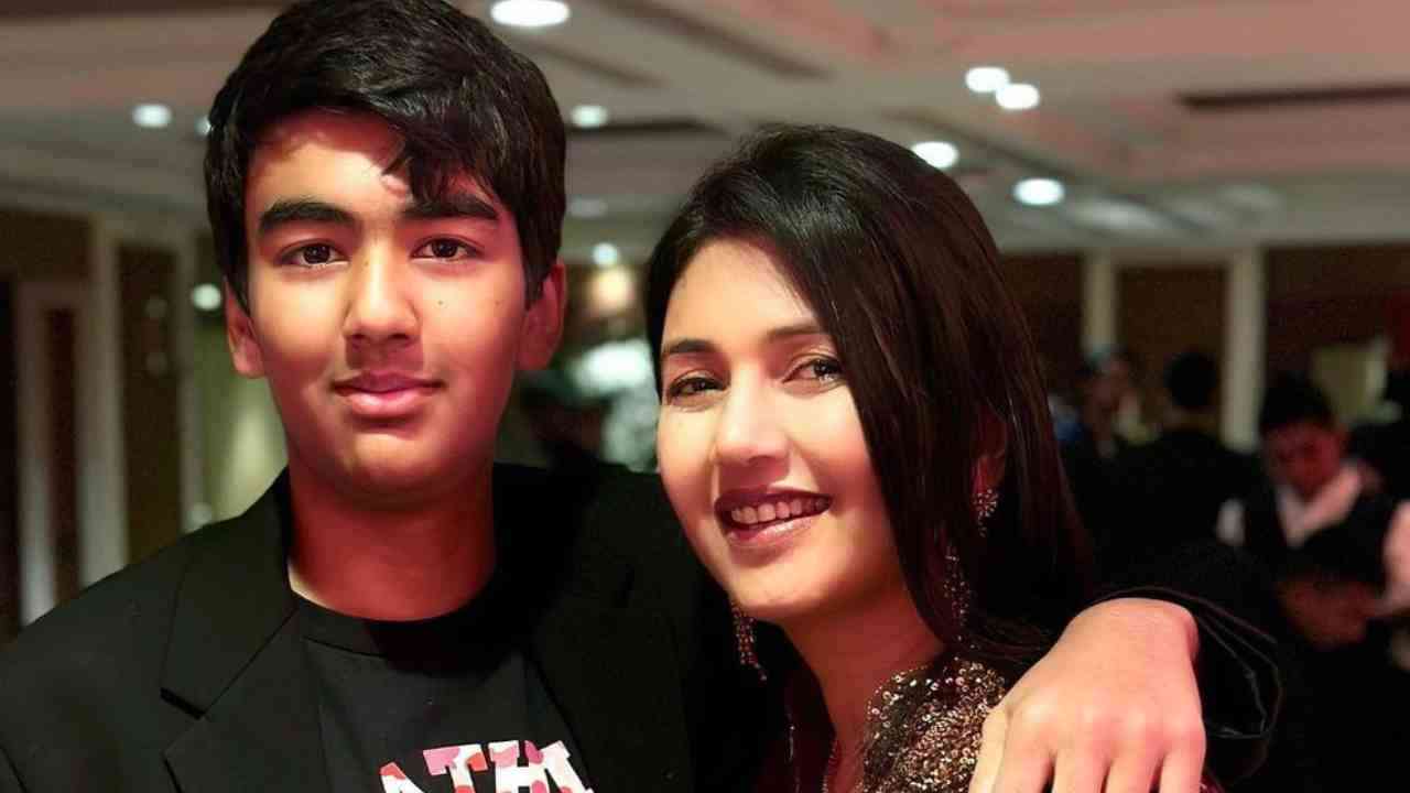 This actress seen with Dharmendra is the daughter-in-law of the Deol family she became Miss ...